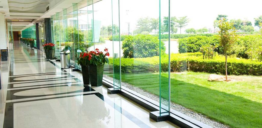 Streak-free, Clear Window Cleaning - HOT Cleaning Services